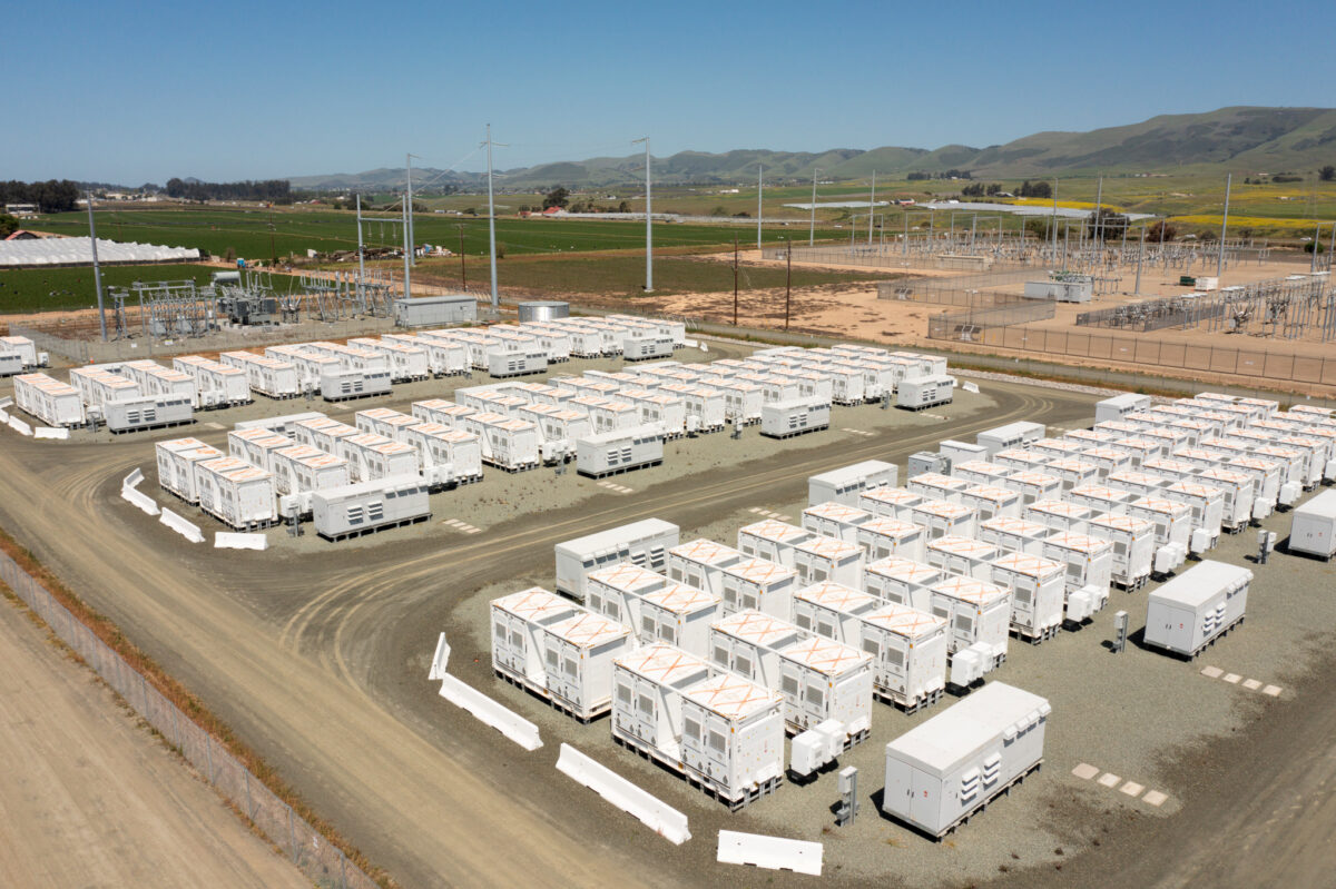 Fengate, Alpha Omega close 400MWh battery project in California